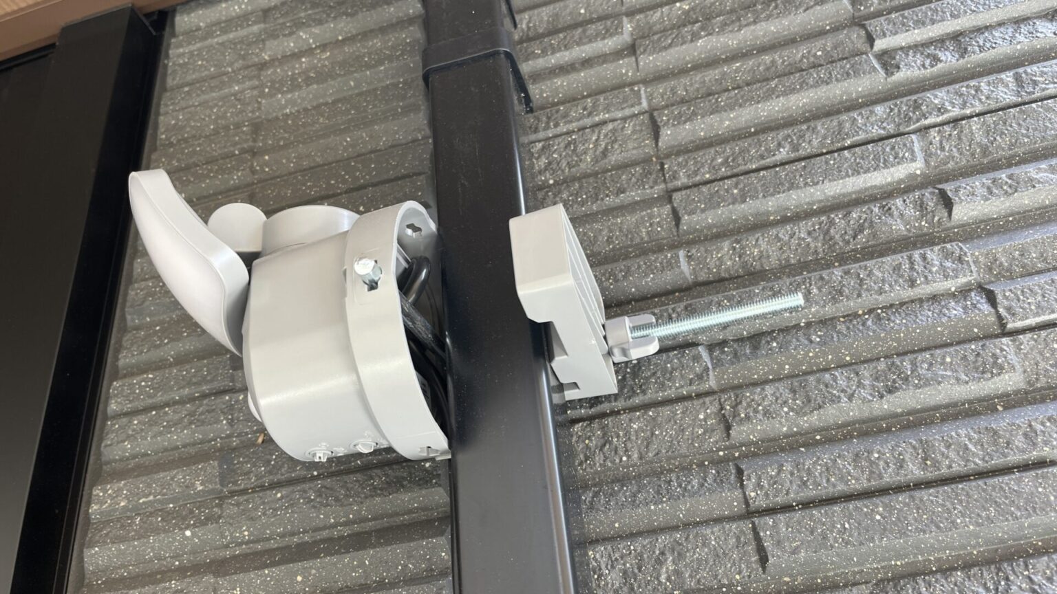 明るすぎず暗すぎない！オーム電機コンセント式センサーライトOSE-LS400レビュー【取付】 | FREE LIFE UP↑